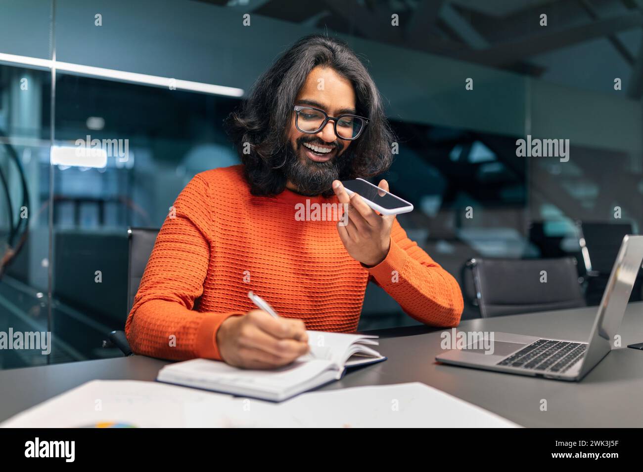 Hardworking man in blue hi-res stock photography and images - Alamy