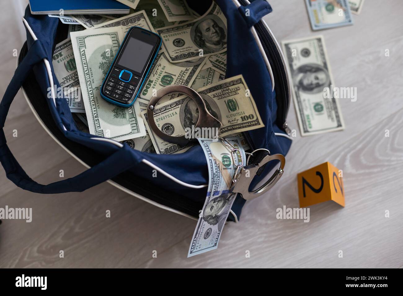 100 million dollars in 100 dollar bills hi-res stock photography and ...