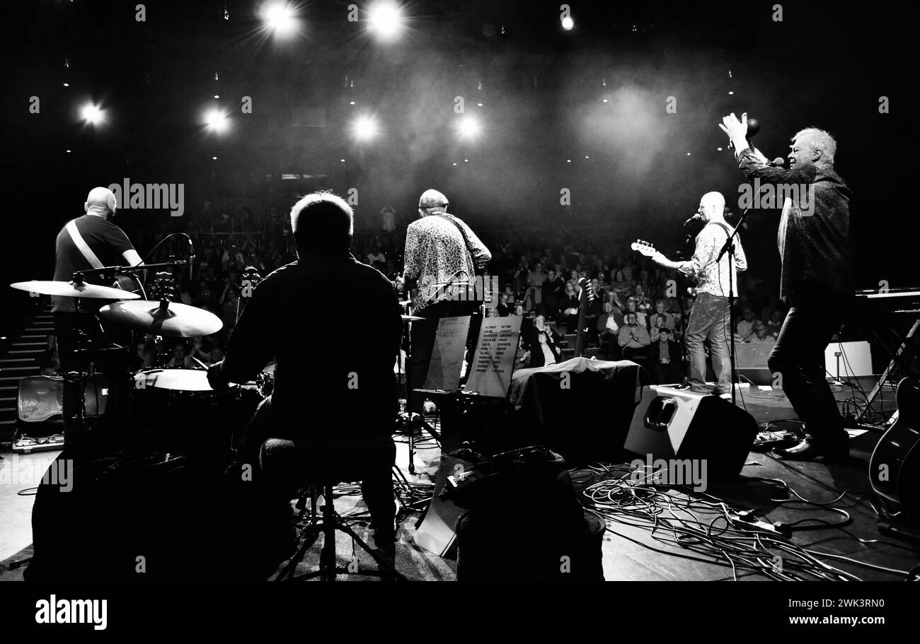 Musical artists performing on stage hi-res stock photography and images ...