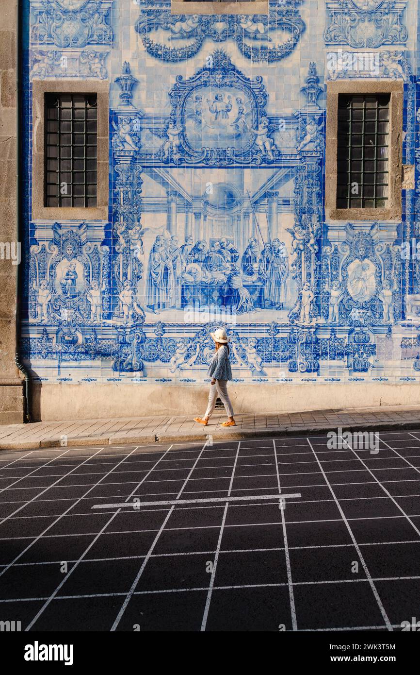 Portugal blue tile walking hi-res stock photography and images - Alamy