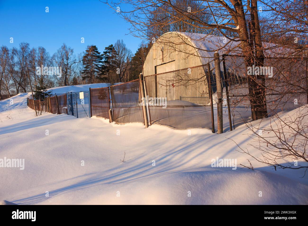 Warehouse hangar hi-res stock photography and images - Alamy