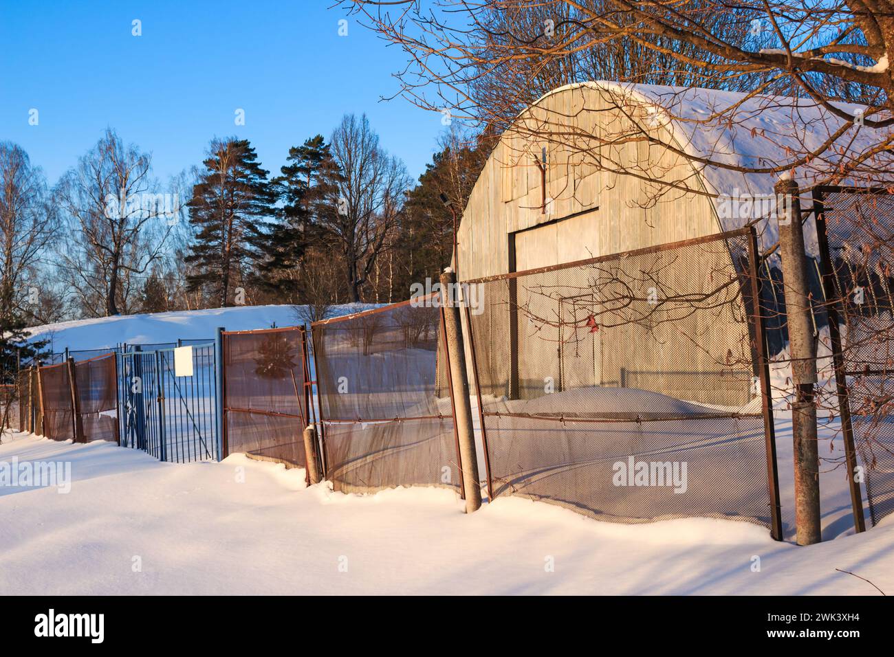 Warehouse hangar hi-res stock photography and images - Alamy