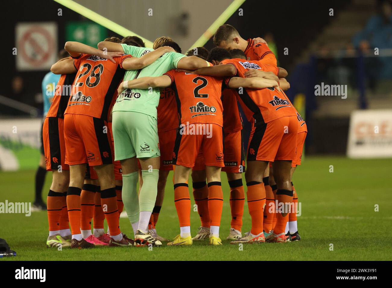 Fc volendam team huddle hi-res stock photography and images - Alamy
