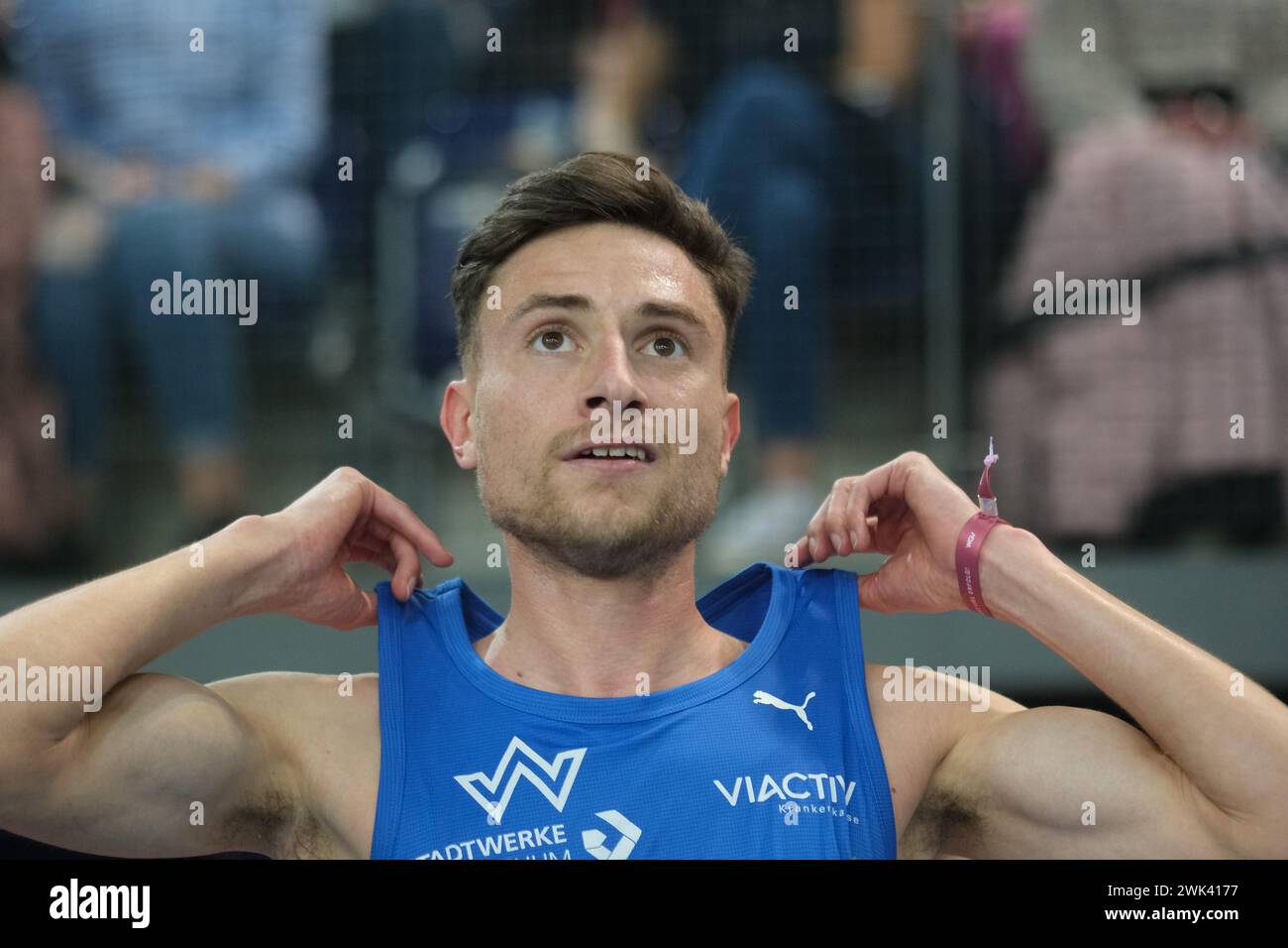 1500 men hi-res stock photography and images - Alamy