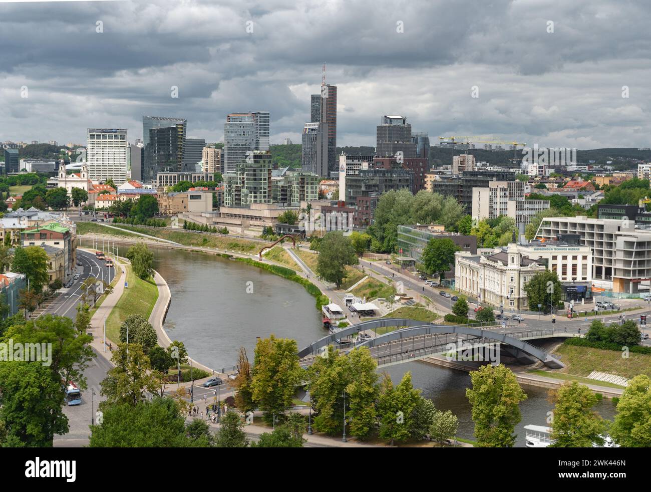 Cityscape with greenery hi-res stock photography and images - Alamy