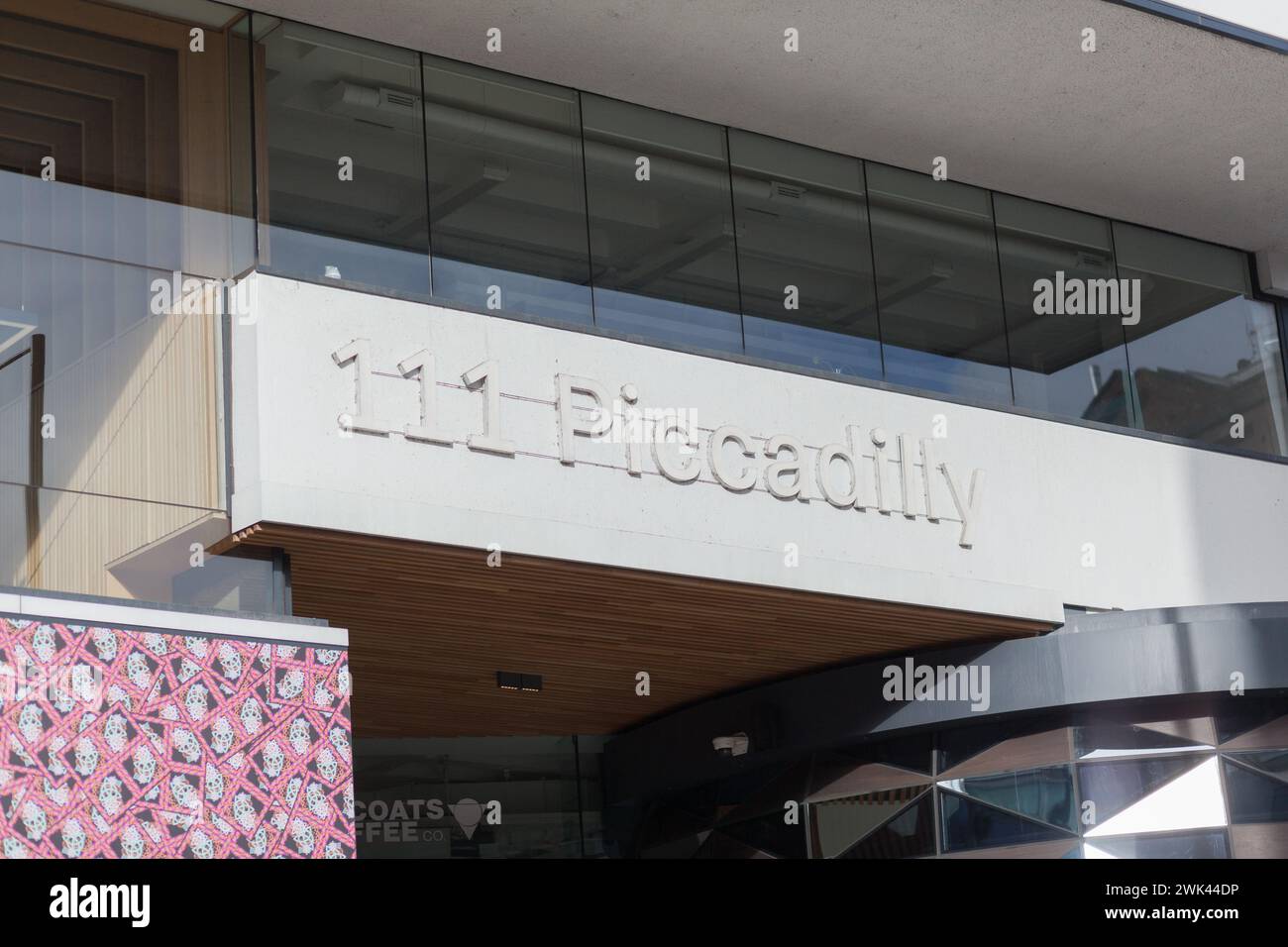 Office space building hi-res stock photography and images - Alamy