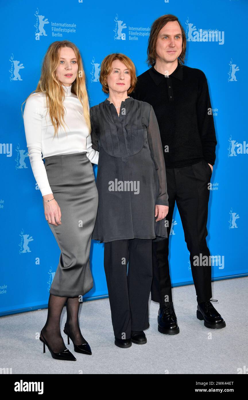 Lilith Stangenberg, Corinna Harfouch und Lars Eidinger beim Photocall ...