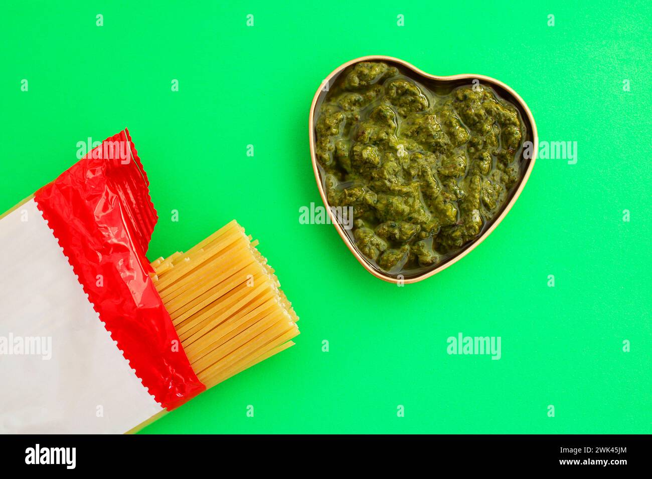 Pasta spaghetti homemade pesto hi-res stock photography and images - Alamy