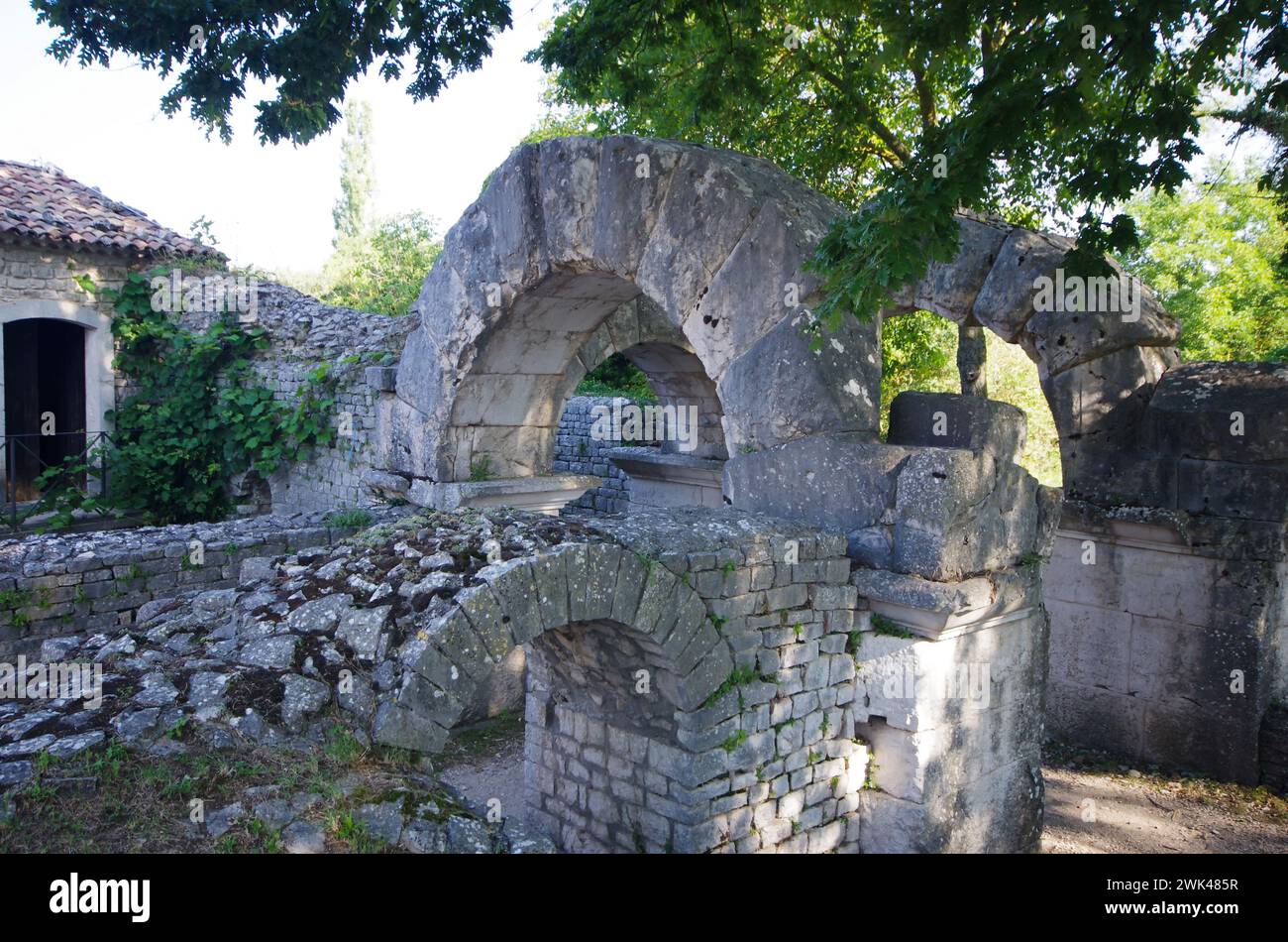 Sepino - Molise - Italy - Archaeological site of Altilia: Access door ...