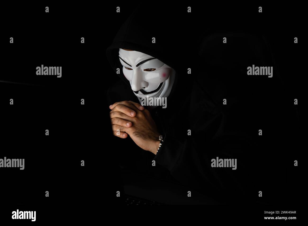 Smiling scammer hi-res stock photography and images - Alamy