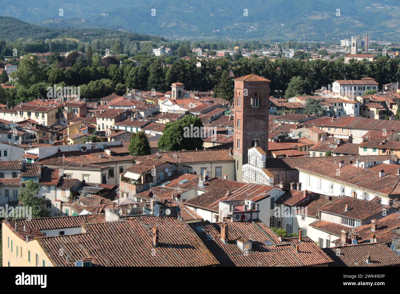 Churches lucca hi-res stock photography and images - Alamy