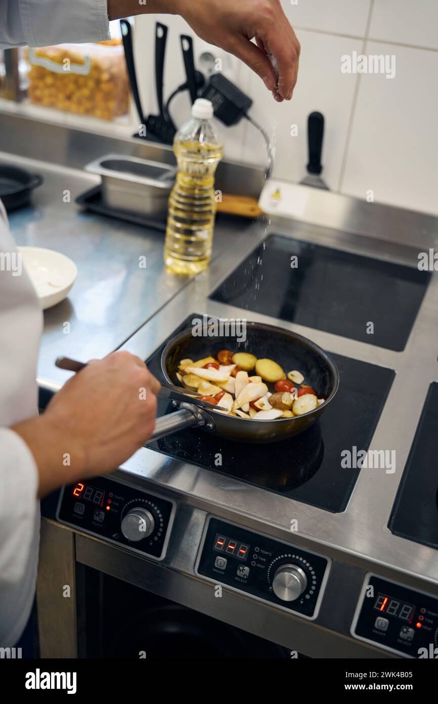 Adding vegetables in a frying pan hi-res stock photography and images ...