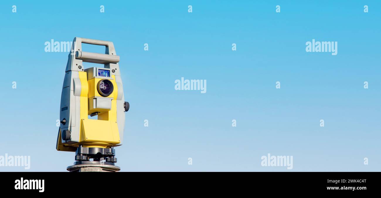Land survey surveyor machine hi-res stock photography and images - Alamy