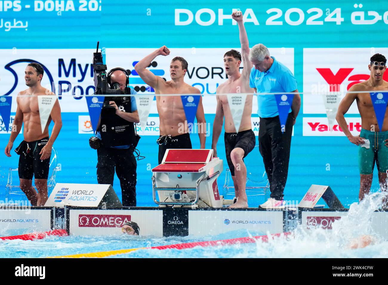 Swimmers of Team United States, centre, react after winning the gold ...