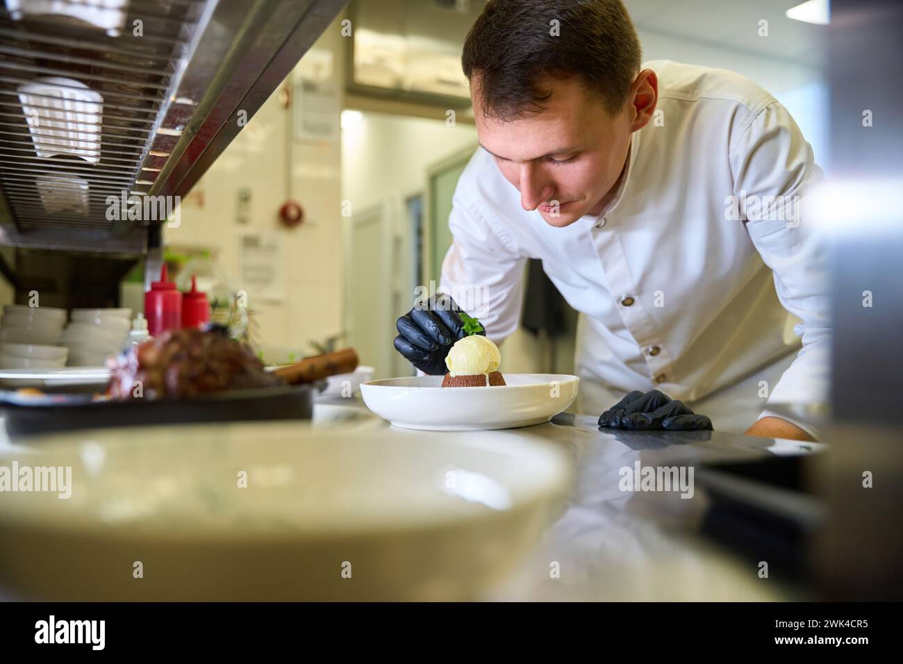 Chef prepares a chocolate dessert for serving Stock Photo - Alamy