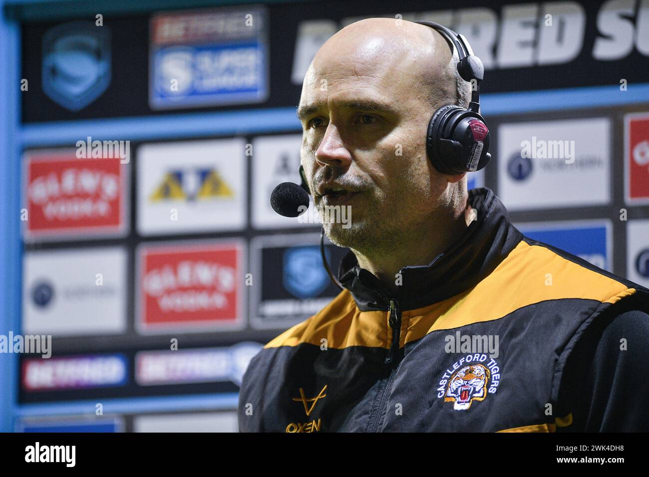 Castleford, UK. 17th Feb, 2024. Castleford Tigers' coach Craig Lingard ...
