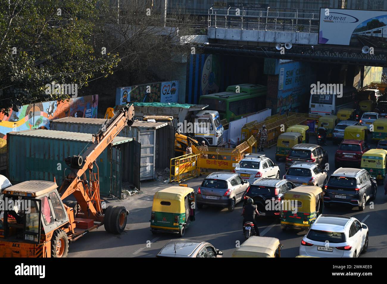 NEW DELHI, INDIA -FEBRUARY 18: Traffic congestion at ITO due to Delhi ...