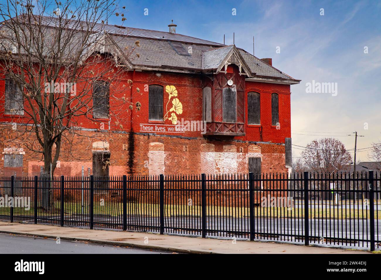 Charlotte, NC, USA - 12-27-2023: Vintage red building downtown city ...
