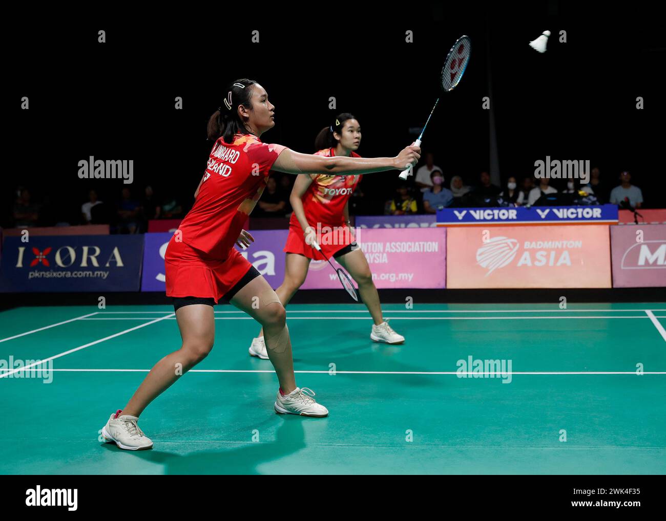 Kuala Lumpur, Malaysia. 18th Feb, 2024. Benyapa Aimsaard (L) and Nunthakarn Aimsaard of Thailand ...