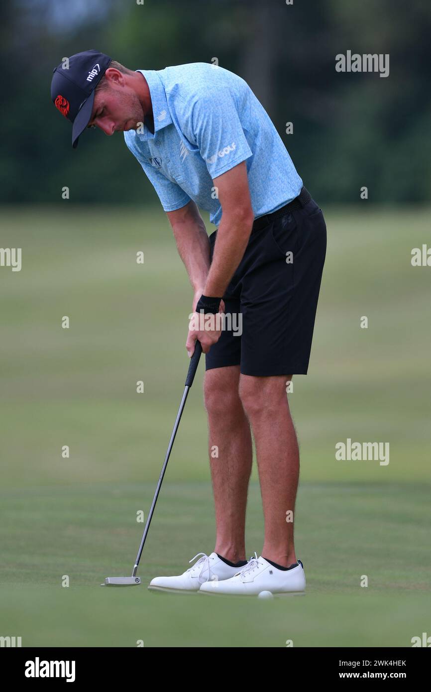 SERDANG - FEB 18: David Puig of Spain make a winning put at the 18th ...