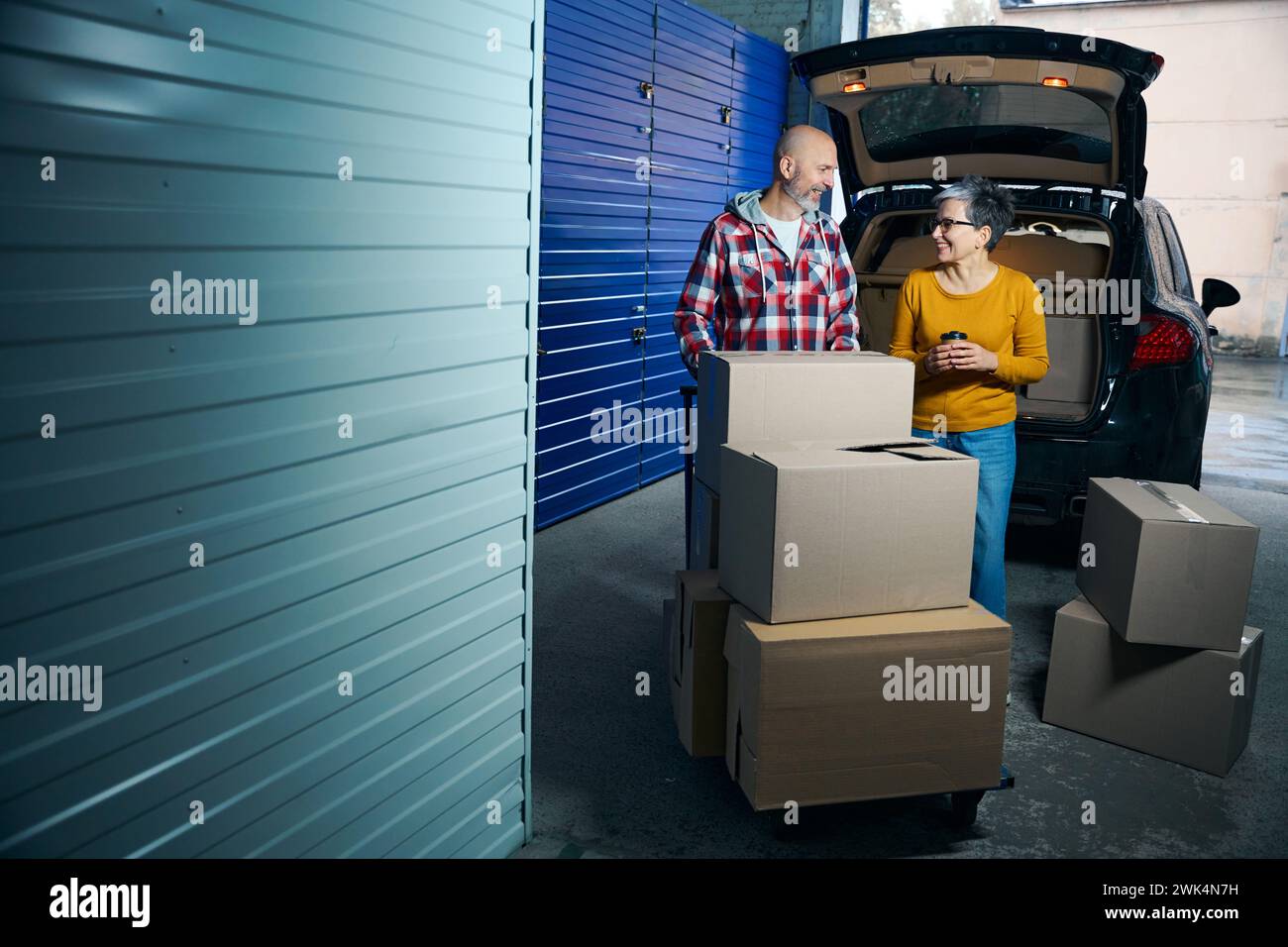 Car loaded with boxes hi-res stock photography and images - Alamy