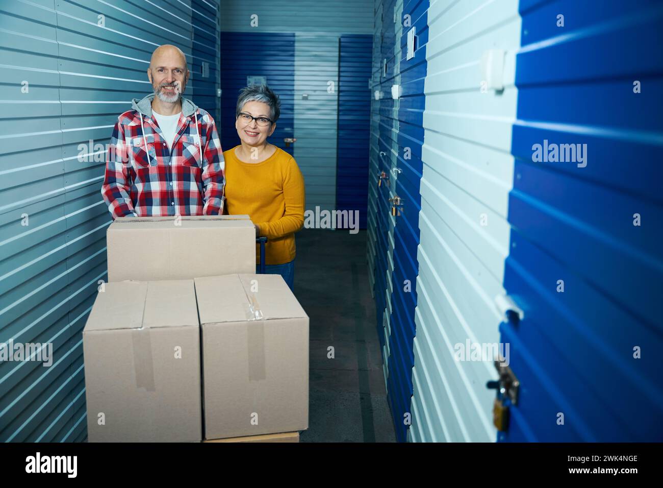 Two men carry woman look hi-res stock photography and images - Alamy