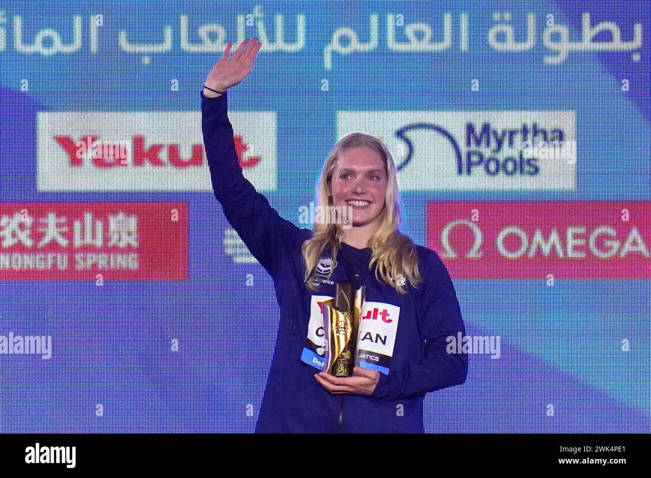 Claire Curzan, of the United States, waves after receiving her Best ...