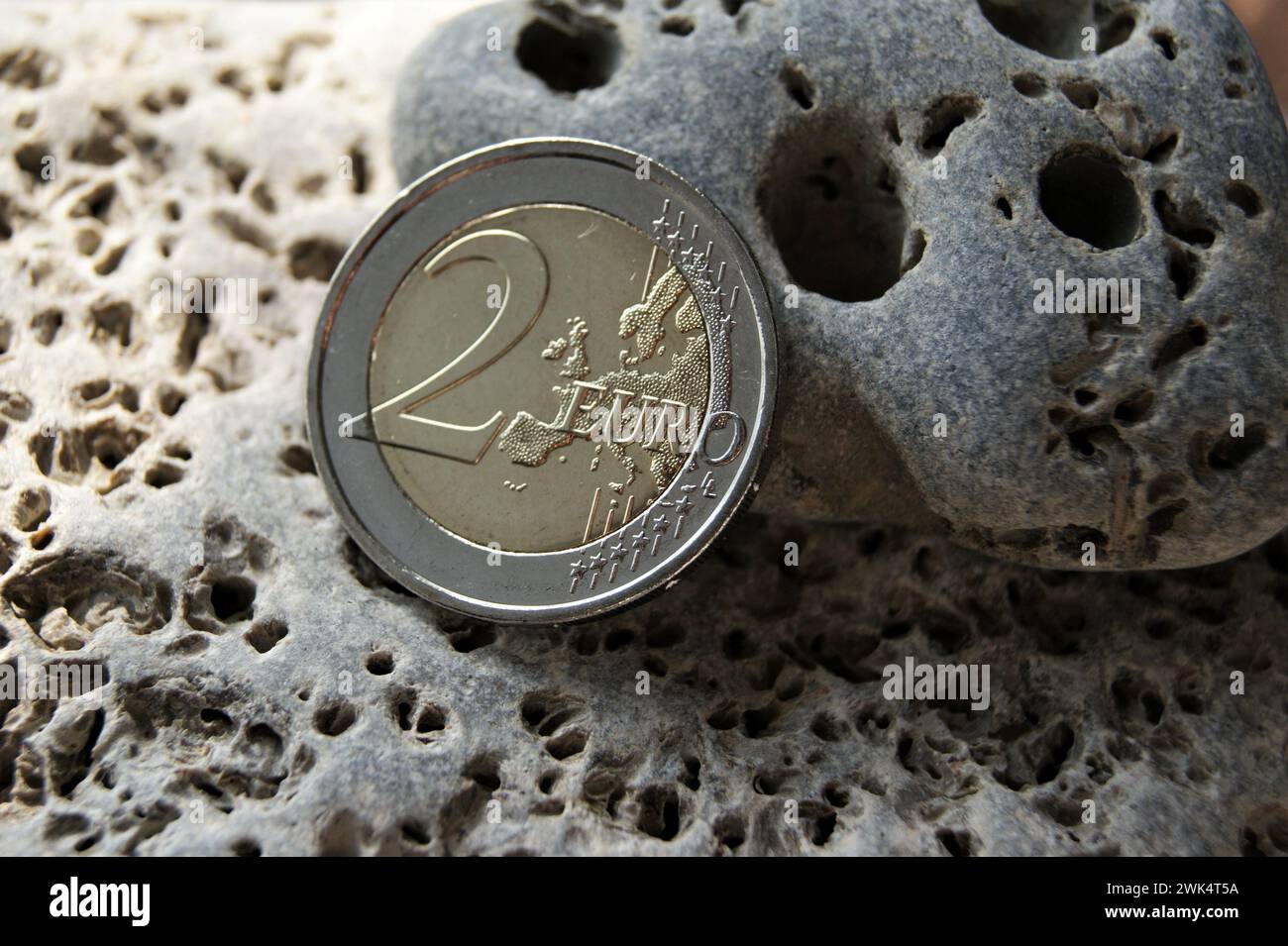 Bimetallic coin hi-res stock photography and images - Alamy