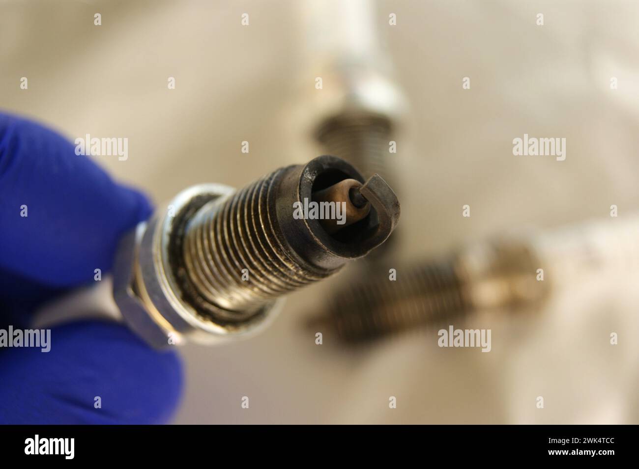Used gasoline engine spark plugs close-up. Car repair Stock Photo - Alamy