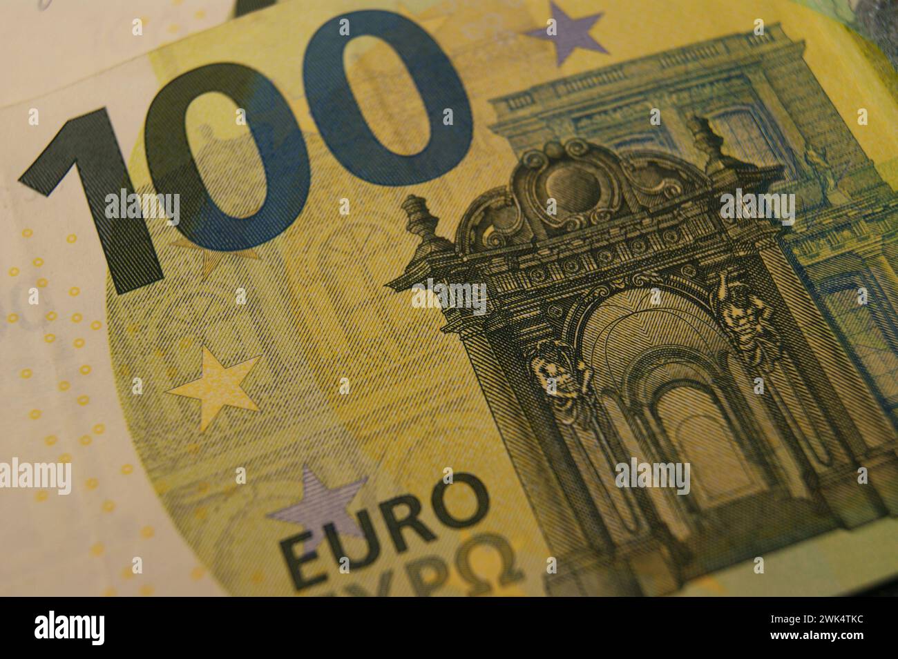 New 100 euro note hi-res stock photography and images - Alamy