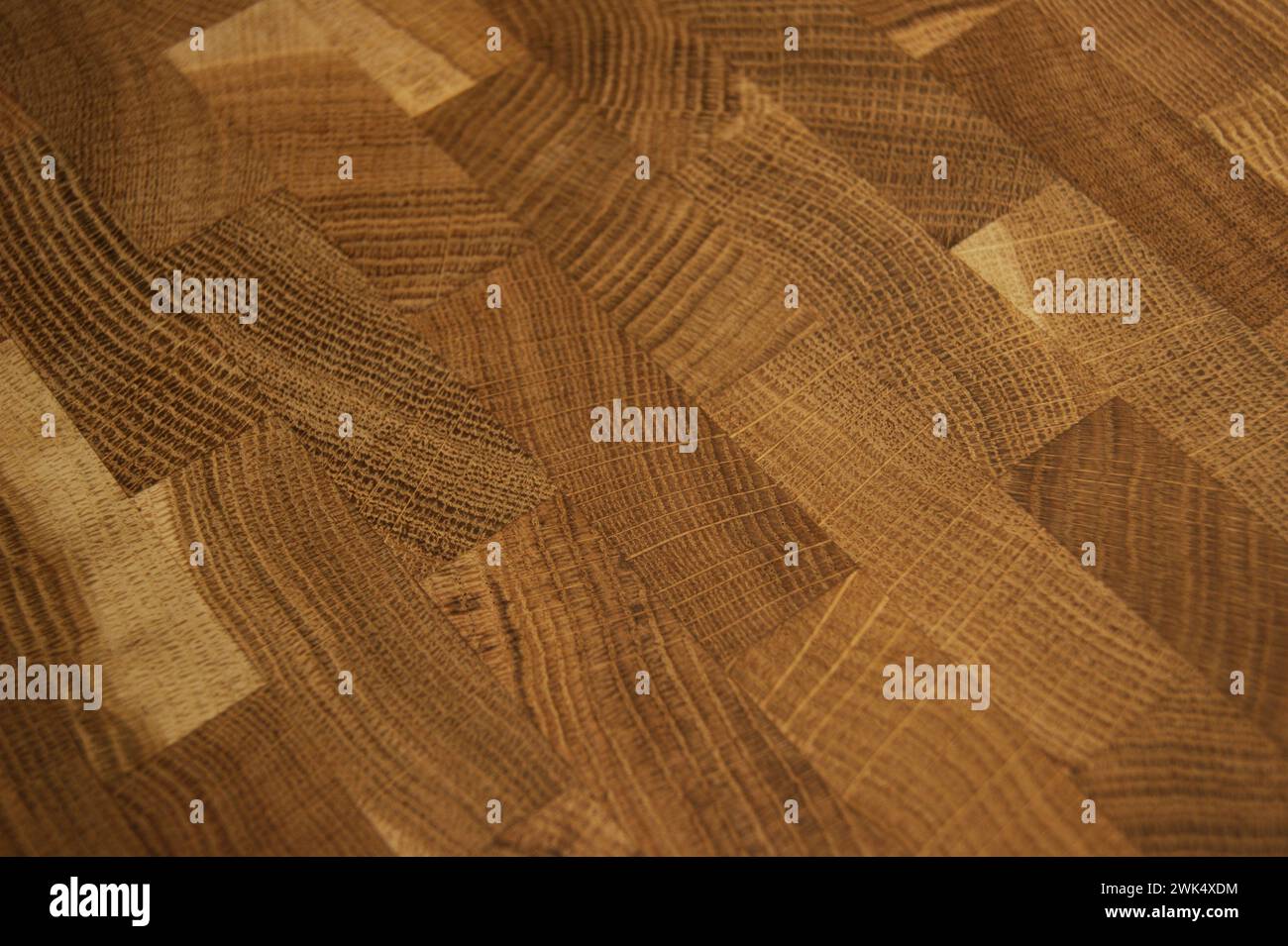 Oak wood chopping board, background texture. Close-up Stock Photo - Alamy