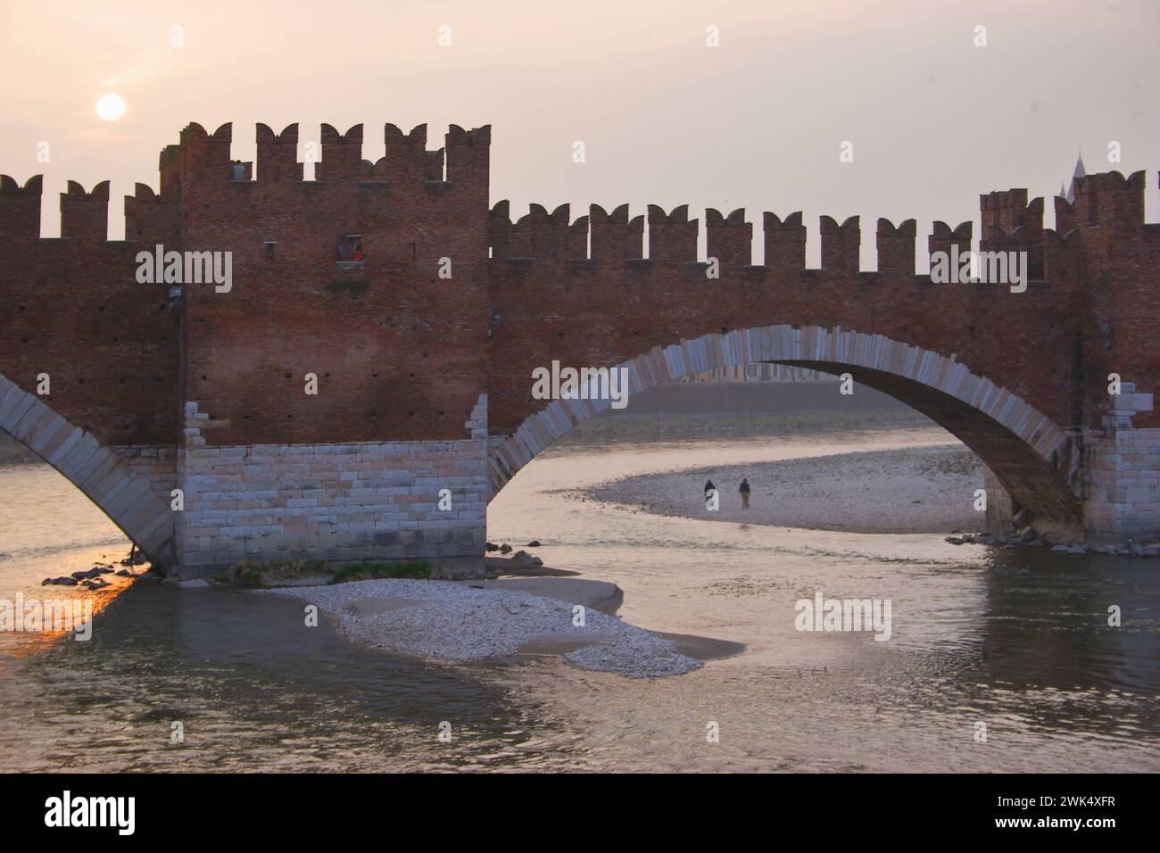 Old couple walking sunset hi-res stock photography and images - Alamy