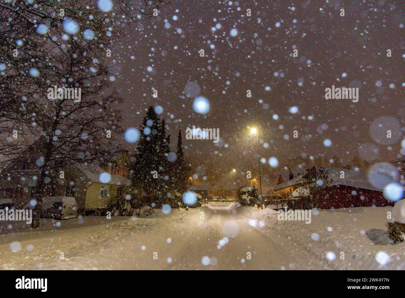 Horten, Norway, 18th February 2024. Snow Flakes falling down on calm street Credit: Frode ...
