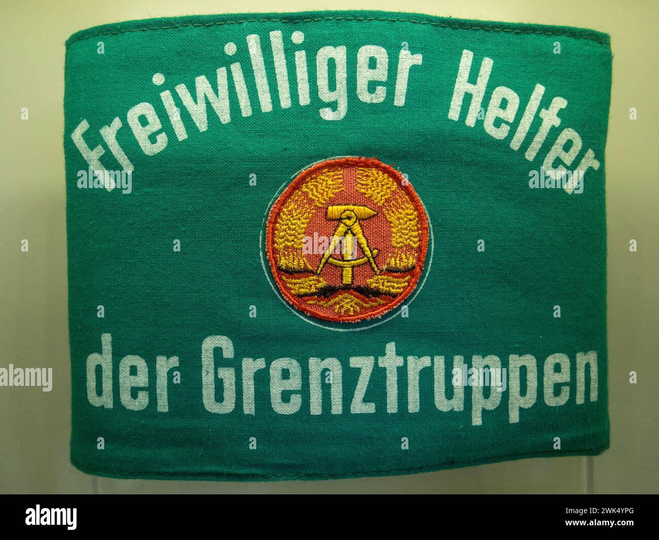 Freiwilliger helfer der grenztruppen hi-res stock photography and ...