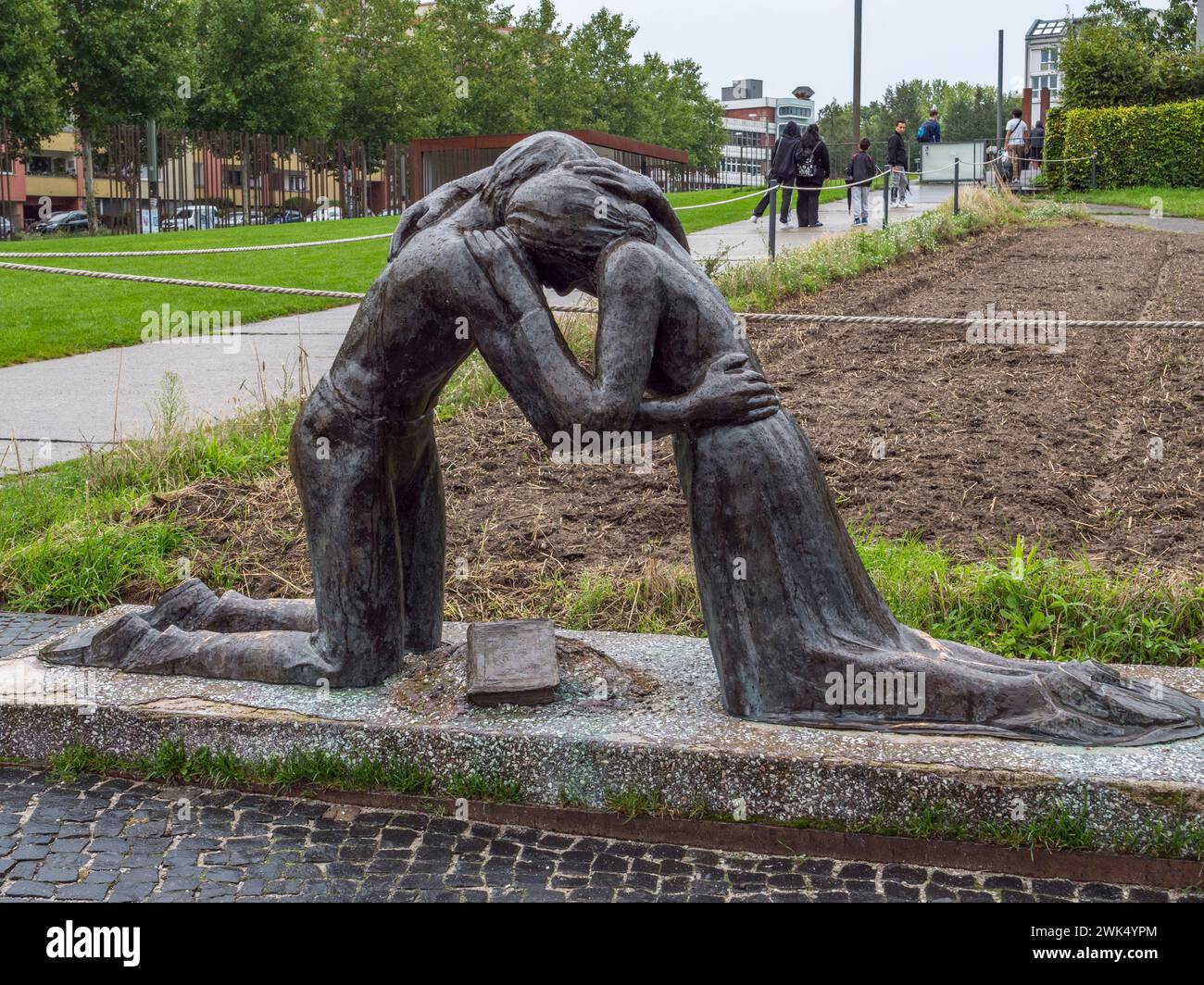"Reconciliation" sculpture by Josefina de Vasconcellos on Bernauer ...