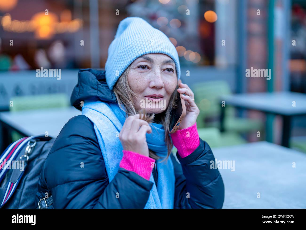 Old lady beautiful blue eyes hi-res stock photography and images - Alamy