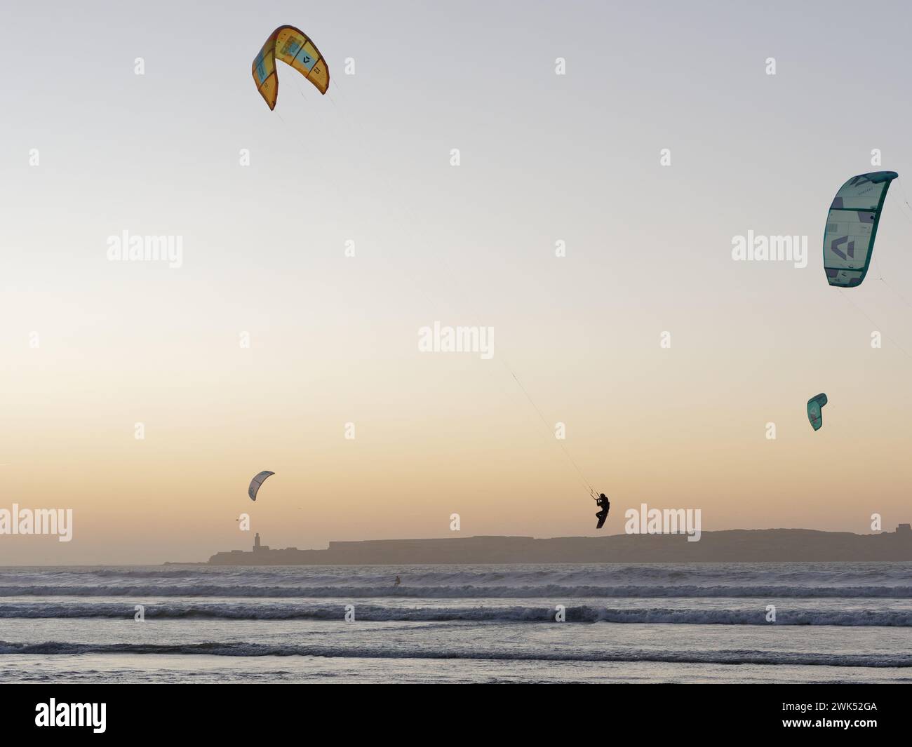 Kite srfers hi-res stock photography and images - Alamy