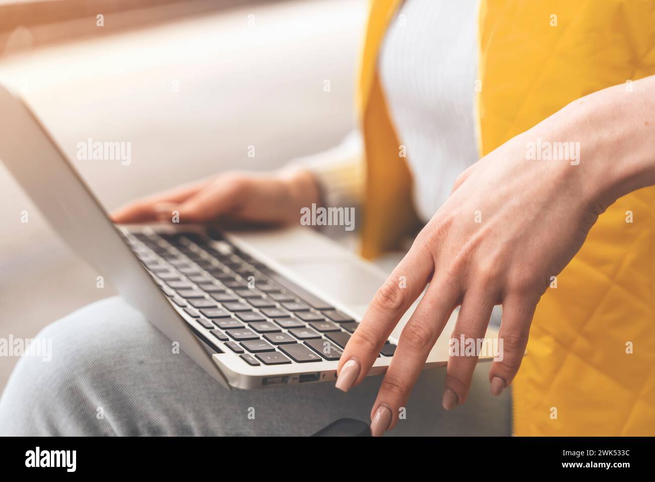 Mobile computer work station hi-res stock photography and images - Alamy
