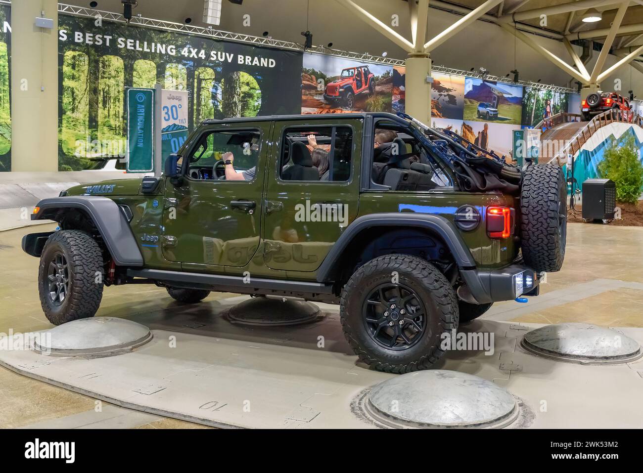 Wrangler jeep green hi-res stock photography and images - Alamy