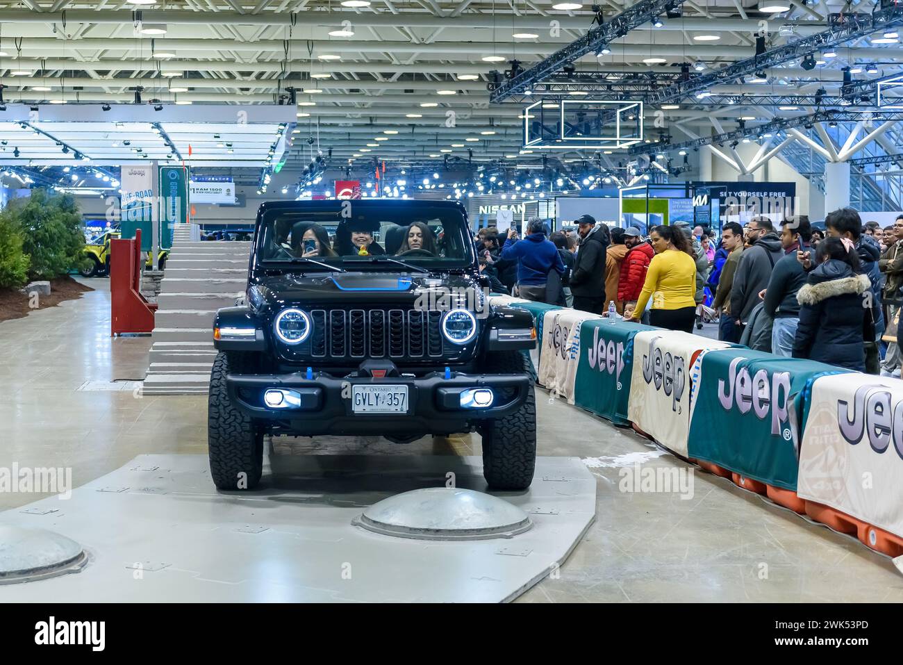 Green jeep wrangler hi-res stock photography and images - Alamy