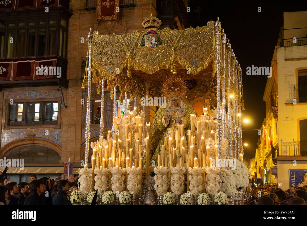 Procession of the pallium of the Virgen de la Esperanza Macarena in the ...