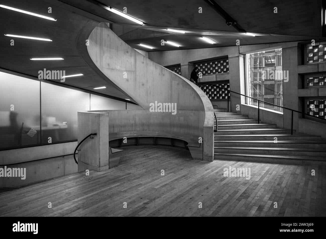 London, Tate Modern Blick hinein, Beton 06.02.2024, schwarz weiß London ...