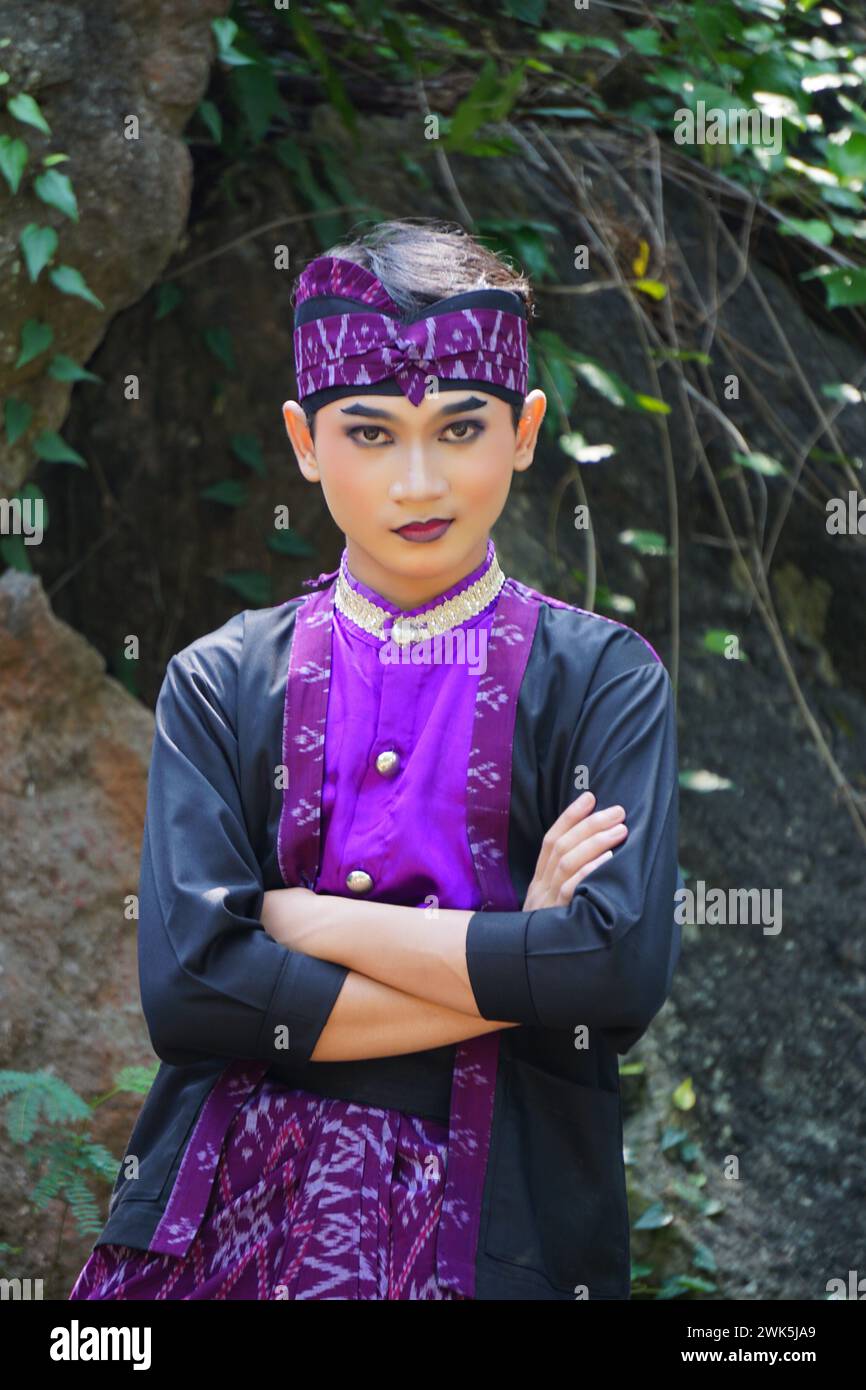 The performer pecut samandiman with batik cloth. The art of the ...