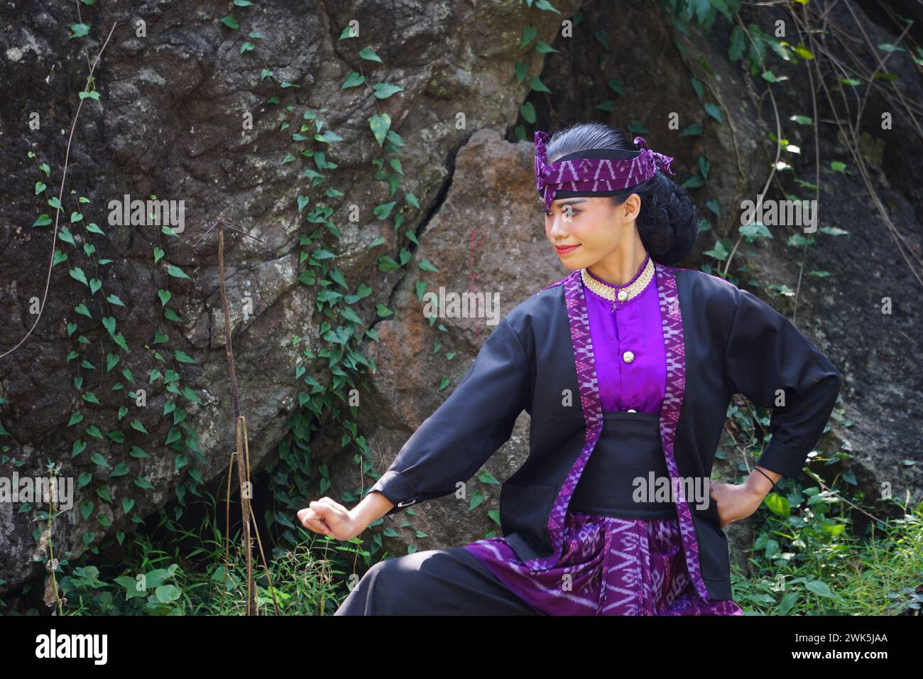 The performer pecut samandiman with batik cloth. The art of the ...