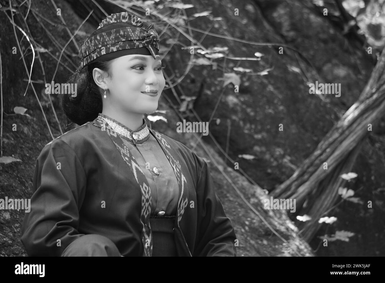 The performer pecut samandiman with batik cloth. The art of the ...