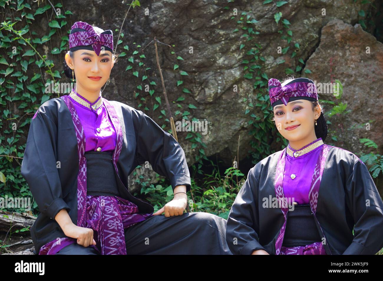 The performer pecut samandiman with batik cloth. The art of the ...