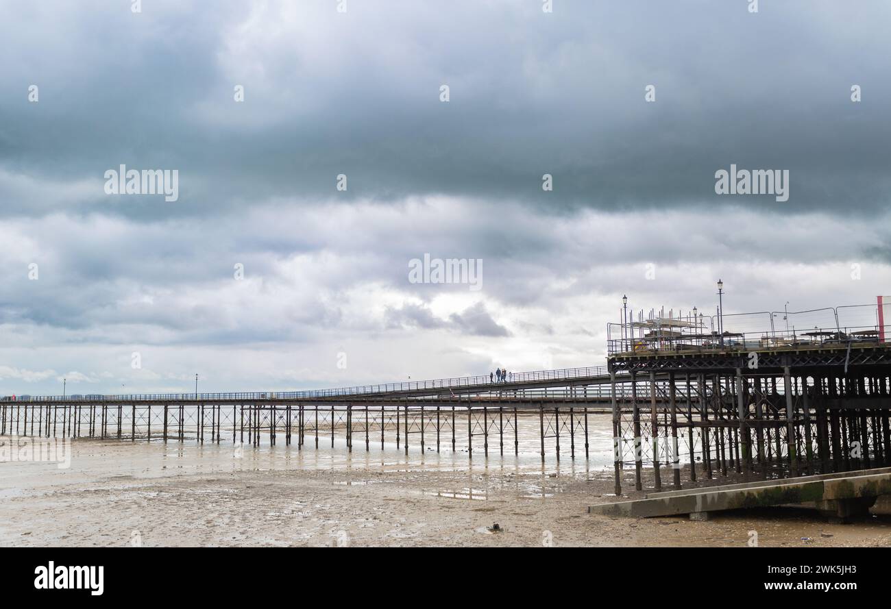 Silhouetted pier structure hi-res stock photography and images - Alamy