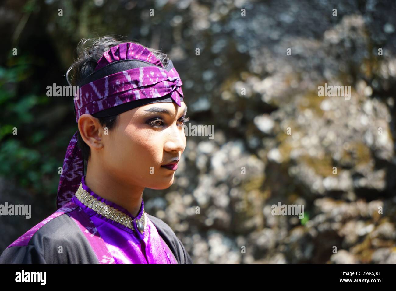 The performer pecut samandiman with batik cloth. The art of the ...