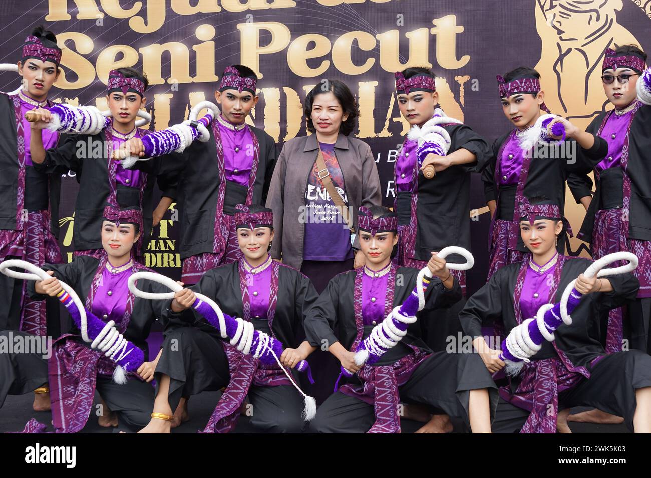 The performer pecut samandiman with batik cloth. The art of the ...