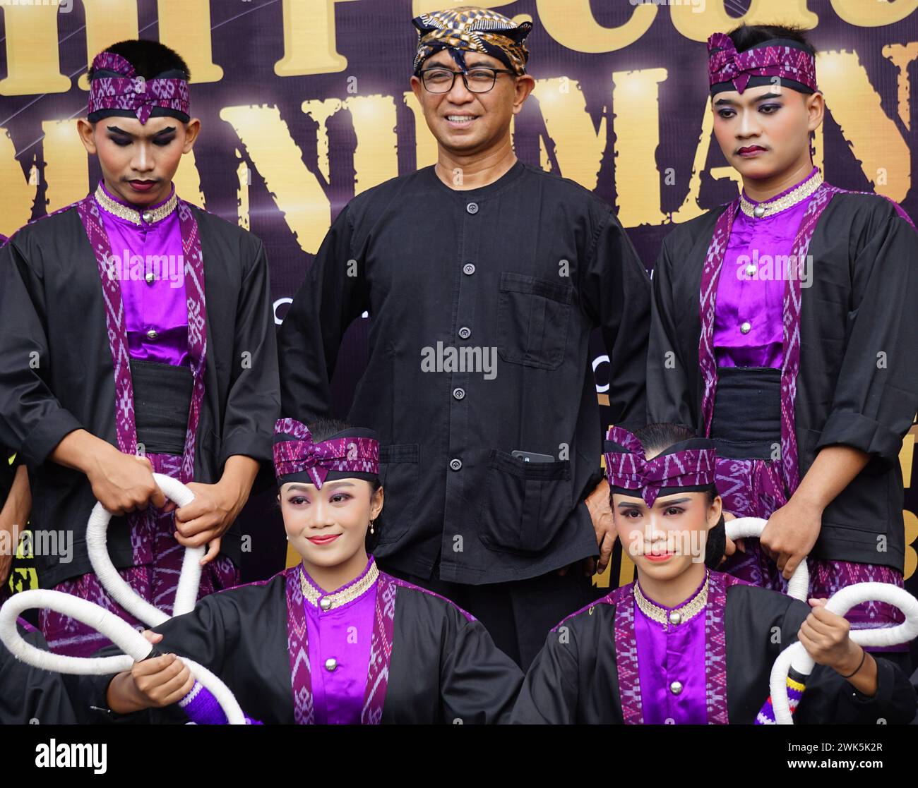 The performer pecut samandiman with batik cloth. The art of the ...